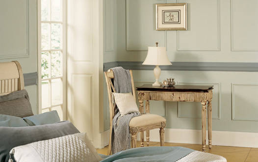 Decoração com paredes de cor neutra