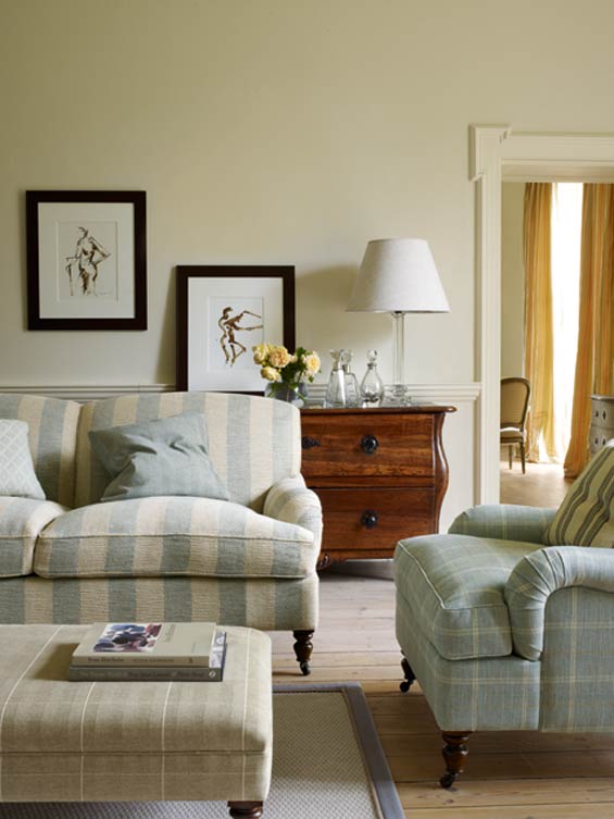 Decoração com paredes de cor neutra